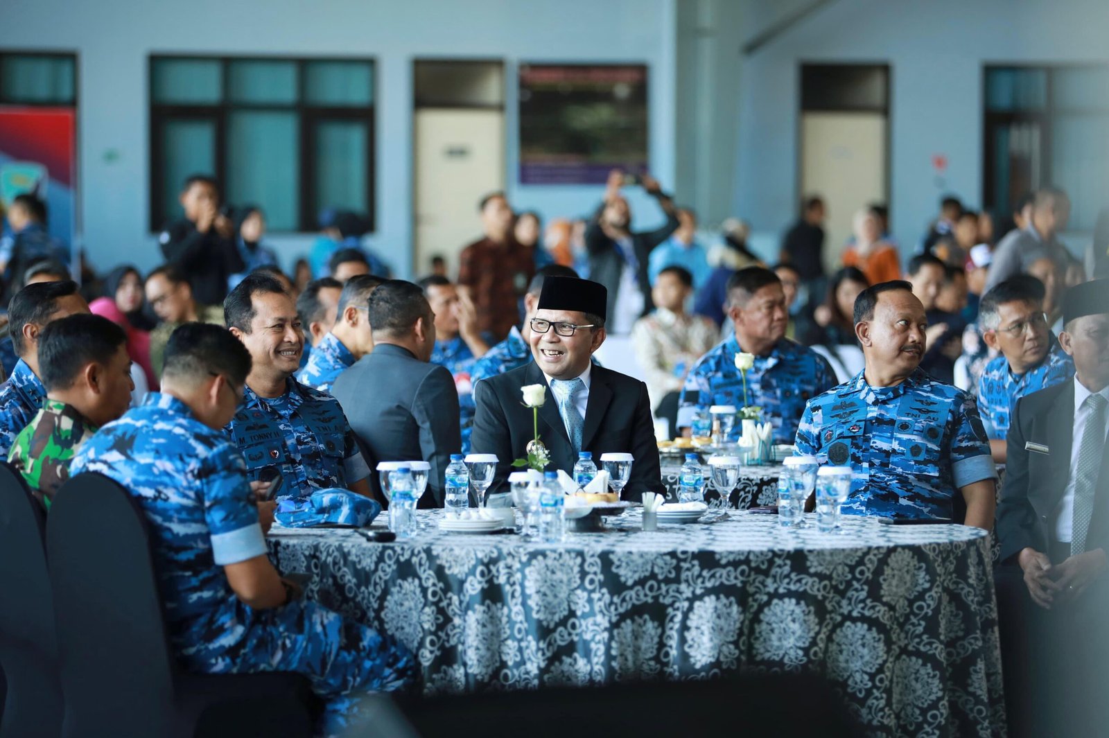 Hadiri Peresmian Karya Bakti TNI AU, Danny Pomanto Duduk Semeja dengan ...