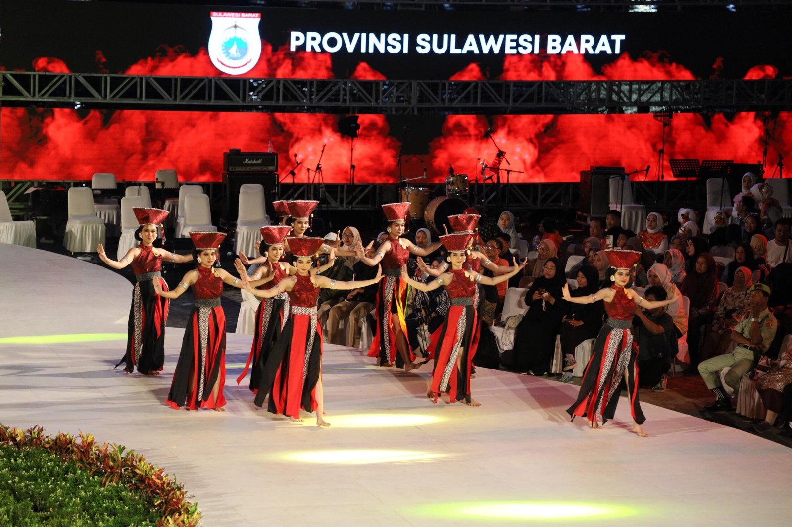 Provinsi Sulbar Persembahkan Tari Ma'bundu di Penutupan Festival F8 ...