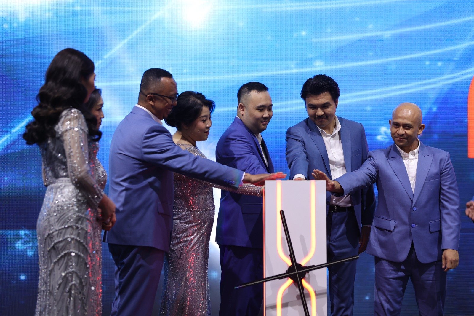 Semarak Perayaan 20 Tahun KOPNUS Hadirkan Penyanyi Rossa
